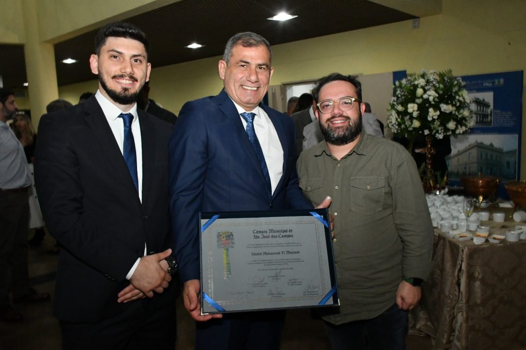 Khaled Mohammad El Majzoub recebe o Título de Cidadão Joseense - Portal Aqui Vale